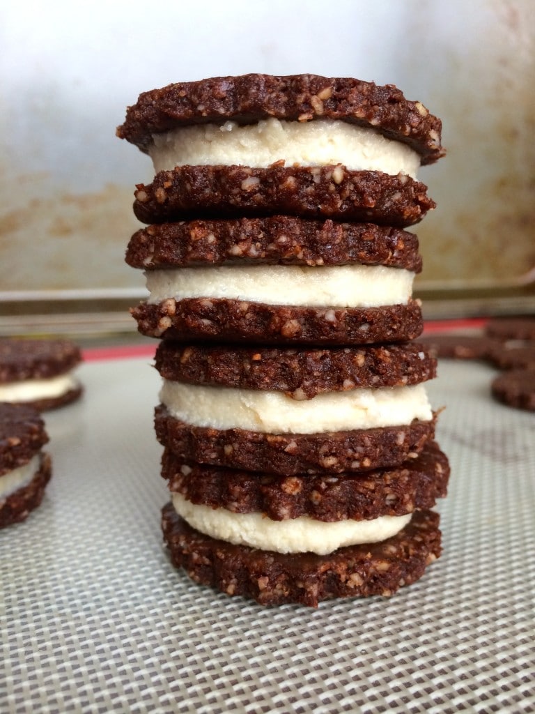 Homemade Oreos {Raw, Vegan and Gluten-Free}