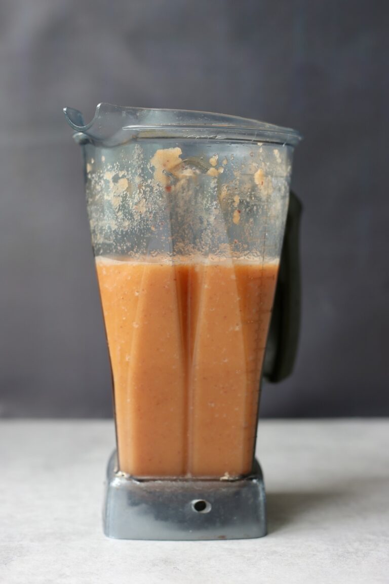 How to Make Juice Using a Blender! Easy Apple, Carrot & Ginger Juice!